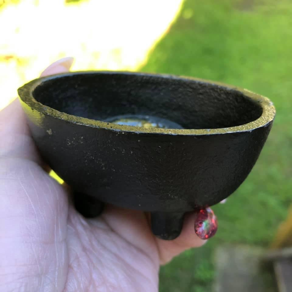 Cauldron Oval Cast Iron Mini – Crystals and Pearls Australia